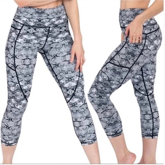ZYIA | Pants & Jumpsuits | Nwot Zyia Active Cobra Snake Pattern Capri ...